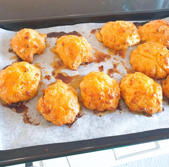 【美食】教你在家自制 - 【Texas Chicken最好吃的Honey Butter Biscuits！】味道像极了店内售卖的！简单零失败~